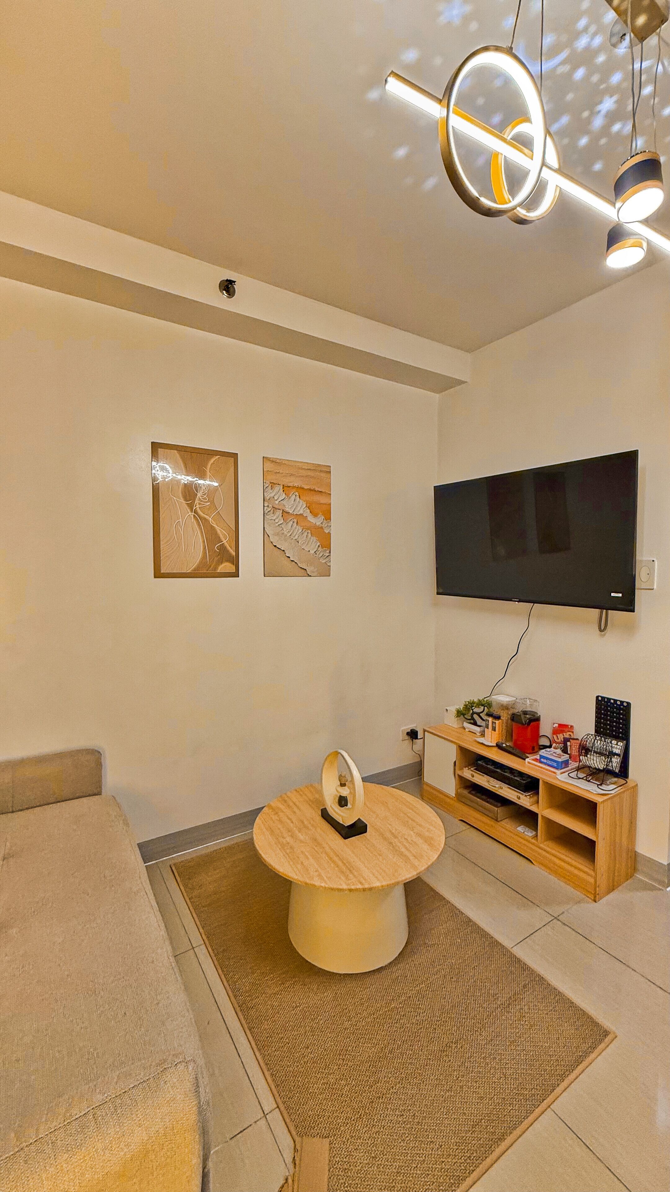 Shore 2 Cozy Staycation, Pool View, Near Moa And Naia Airport W/ Netflix - Manila