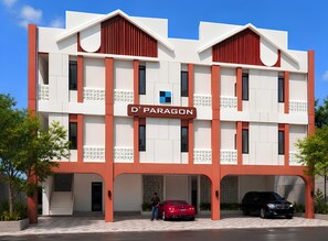 Um edifício moderno com uma placa de destaque que diz 'D' PARAGON'.