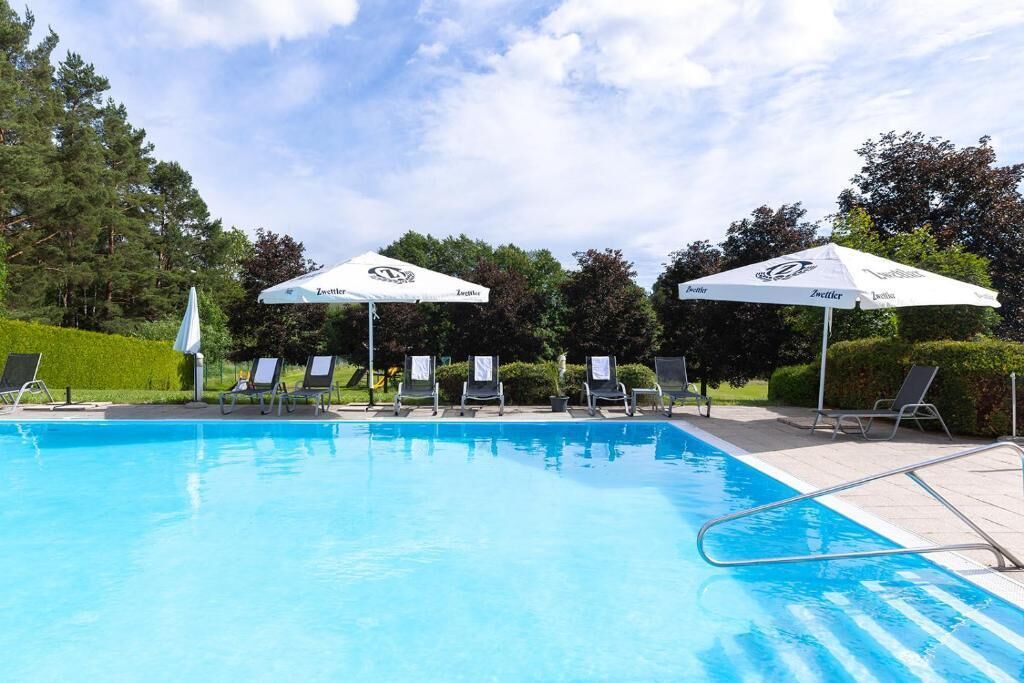 Piscina exterior sazonal 