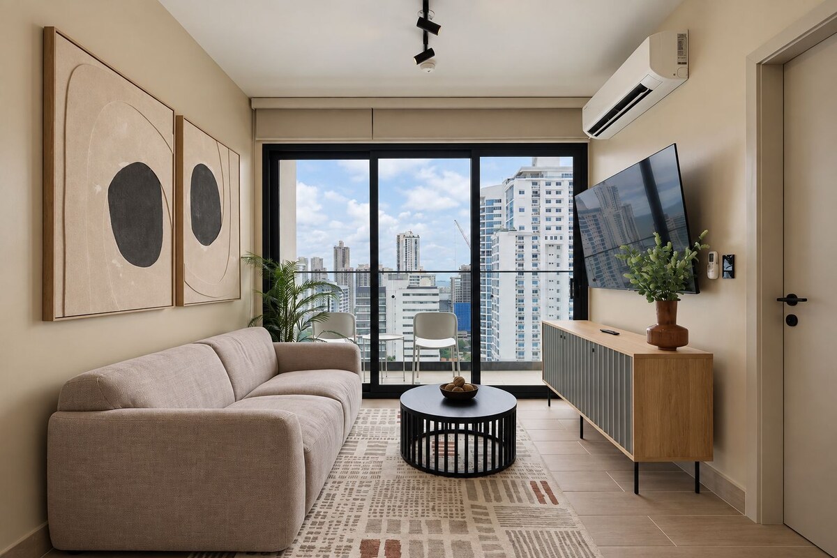 Apartamento, sacada | Sala de estar | Smart TV 43 polegadas com canais digitais, pisos aquecidos