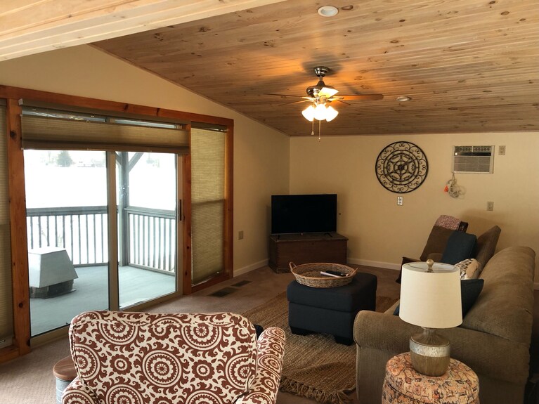 Cozy Cottage Located On Smith Pond With A Spectacular View. - Finger Lakes, NY