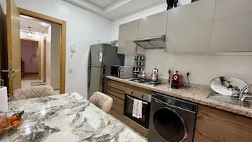 Apartamento, varanda, vista para o jardim | Cozinha privada