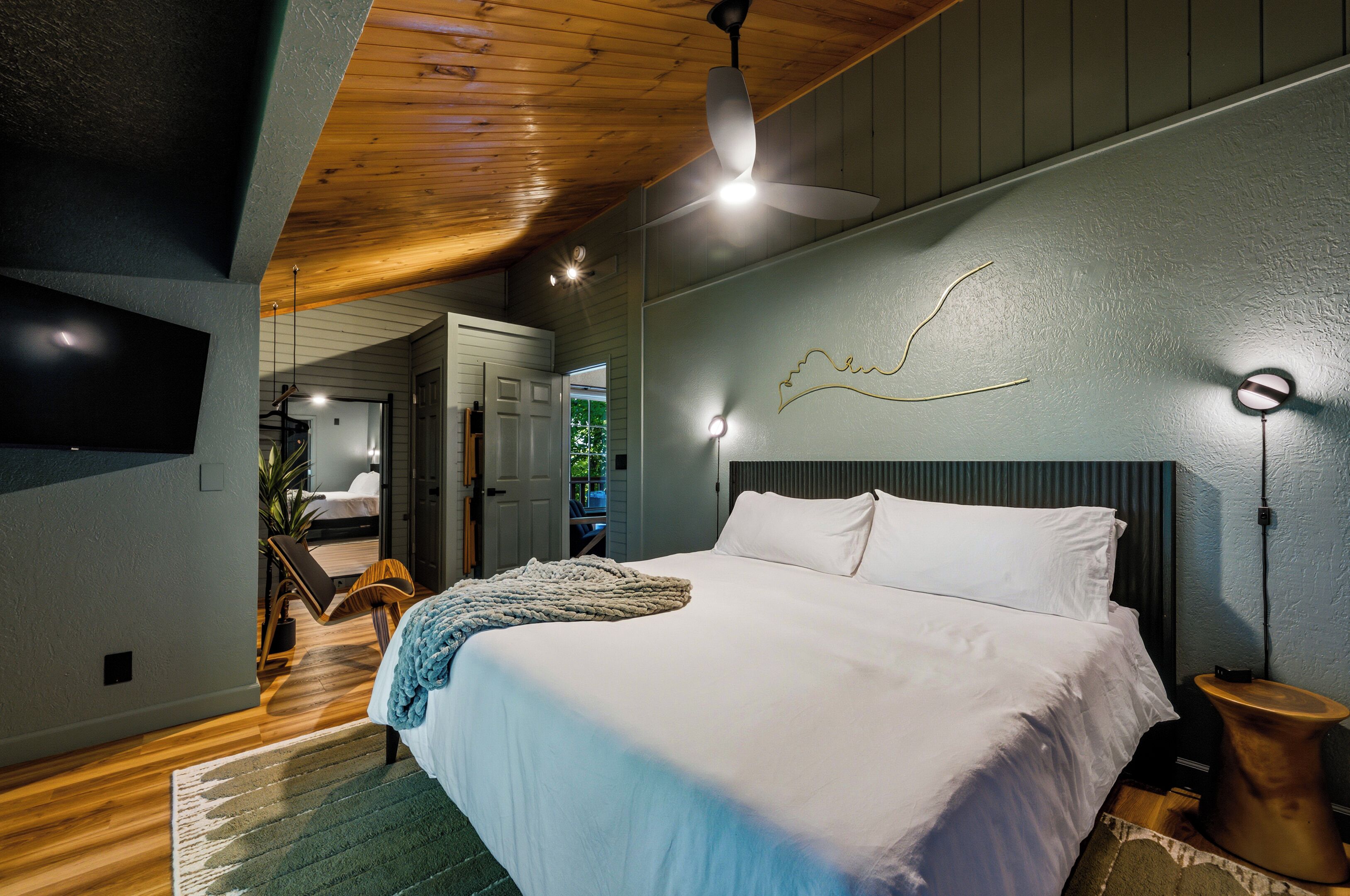 New Couples! View, Barrel Sauna, Hot Tub, Fire Pit - Gatlinburg, TN