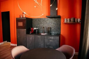 Apartamento Deluxe, 1 cama king-size, Vista para a cidade | Cozinha privada