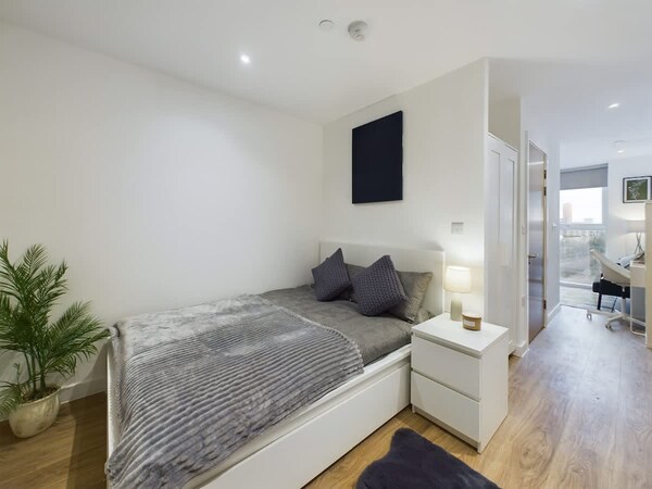 Spacious Studio In Manchester W/super Fast Wi-fi! - Manchester