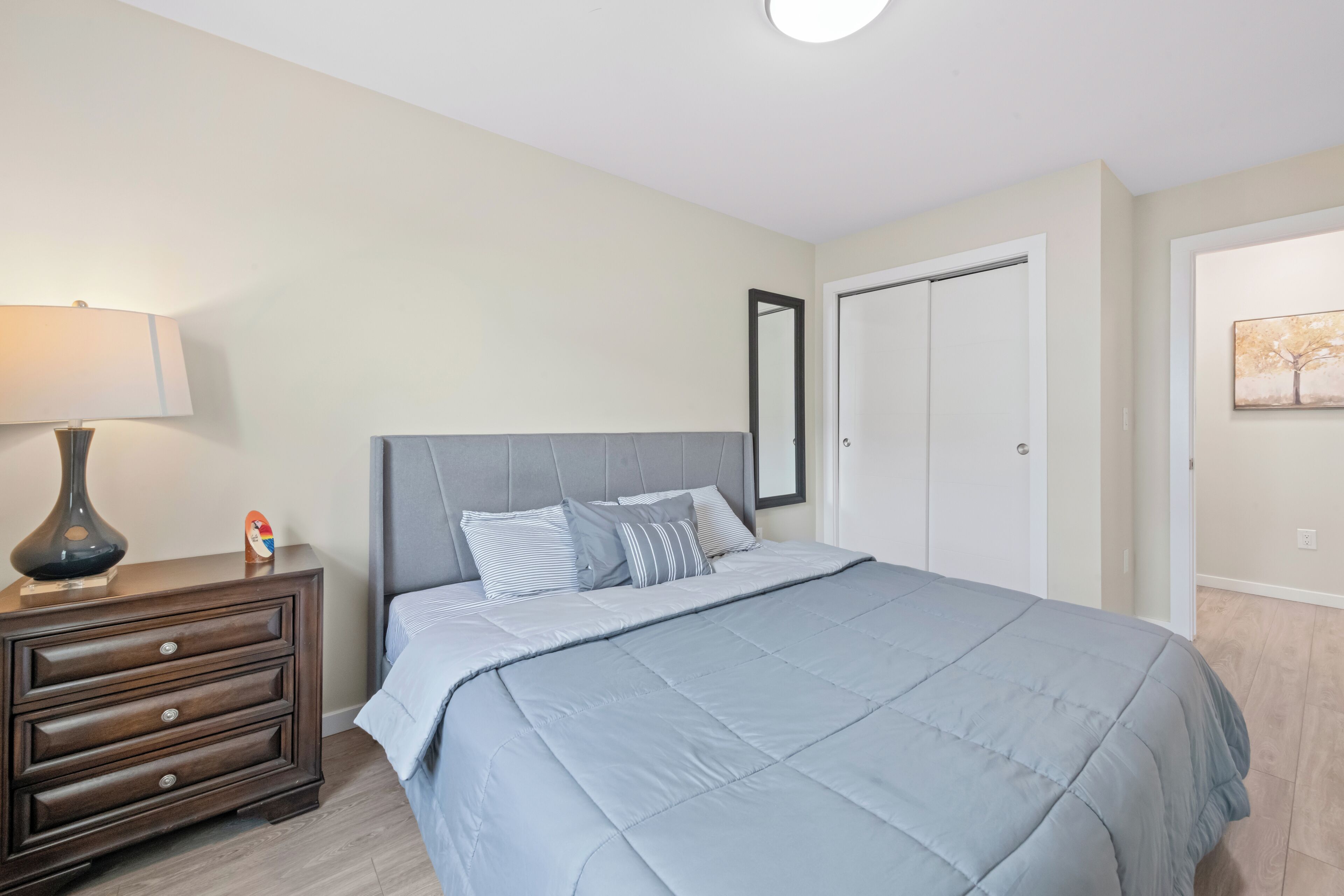 King Bed/ Ac/ Henday /Whitemud - Edmonton