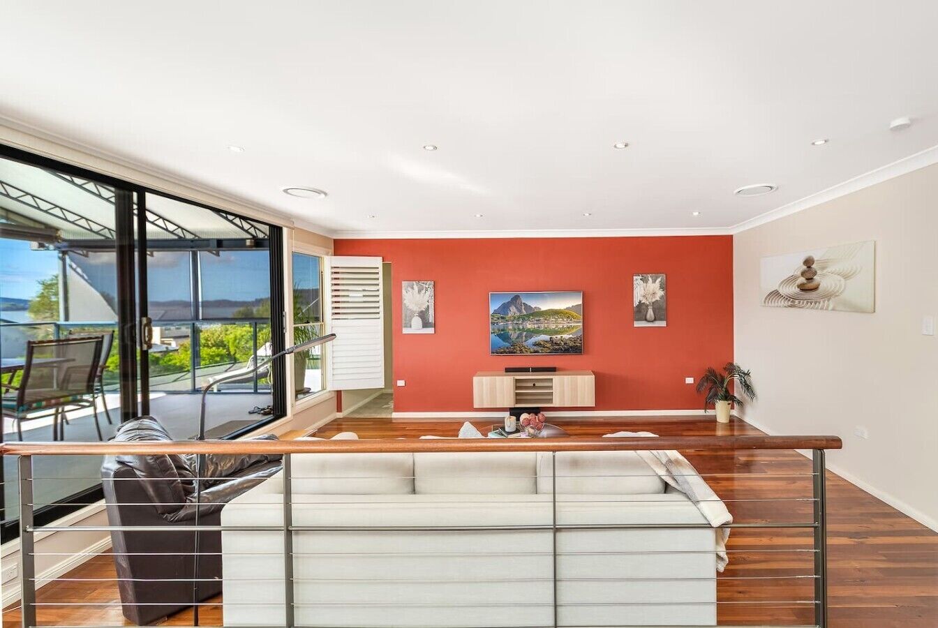 Waterfront Games House | Pool & Bay Views - Gosford