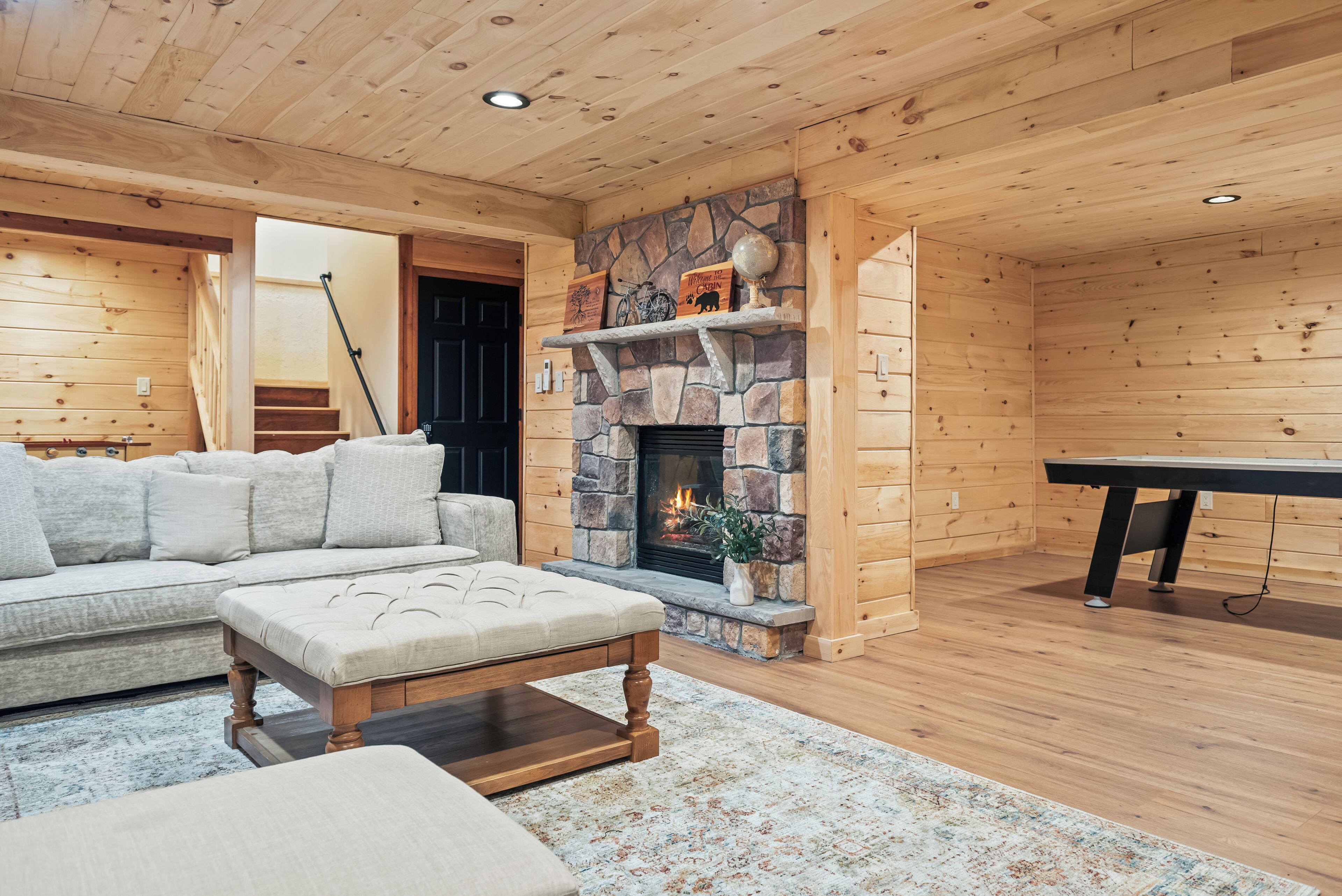Trail + Fire Pit + Basketball Court  Near Camelback | Winter Court Log Cabin - Pocono Lake