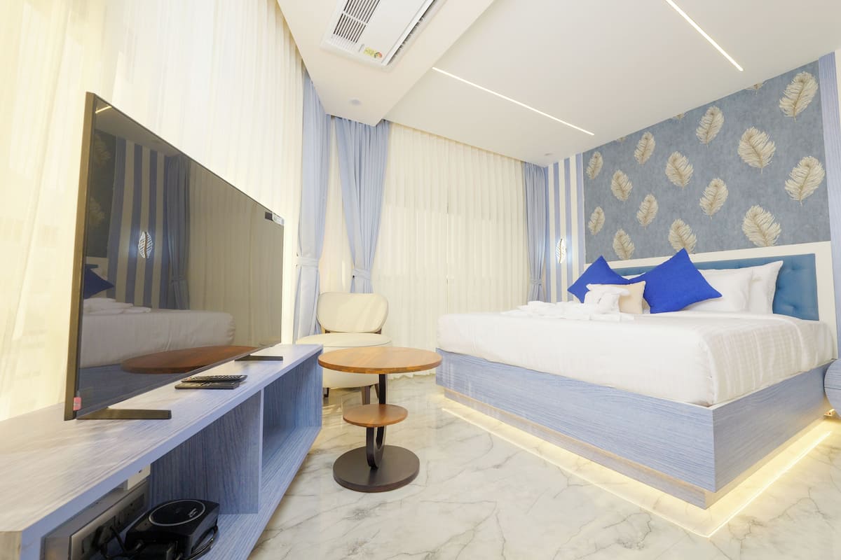 Quarto Clássico com Cama de Casal, Vista para a cidade | Secretária, secretária adequada para computadores portáteis