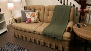 Quarto, 1 quarto, pátio | Sala de estar
