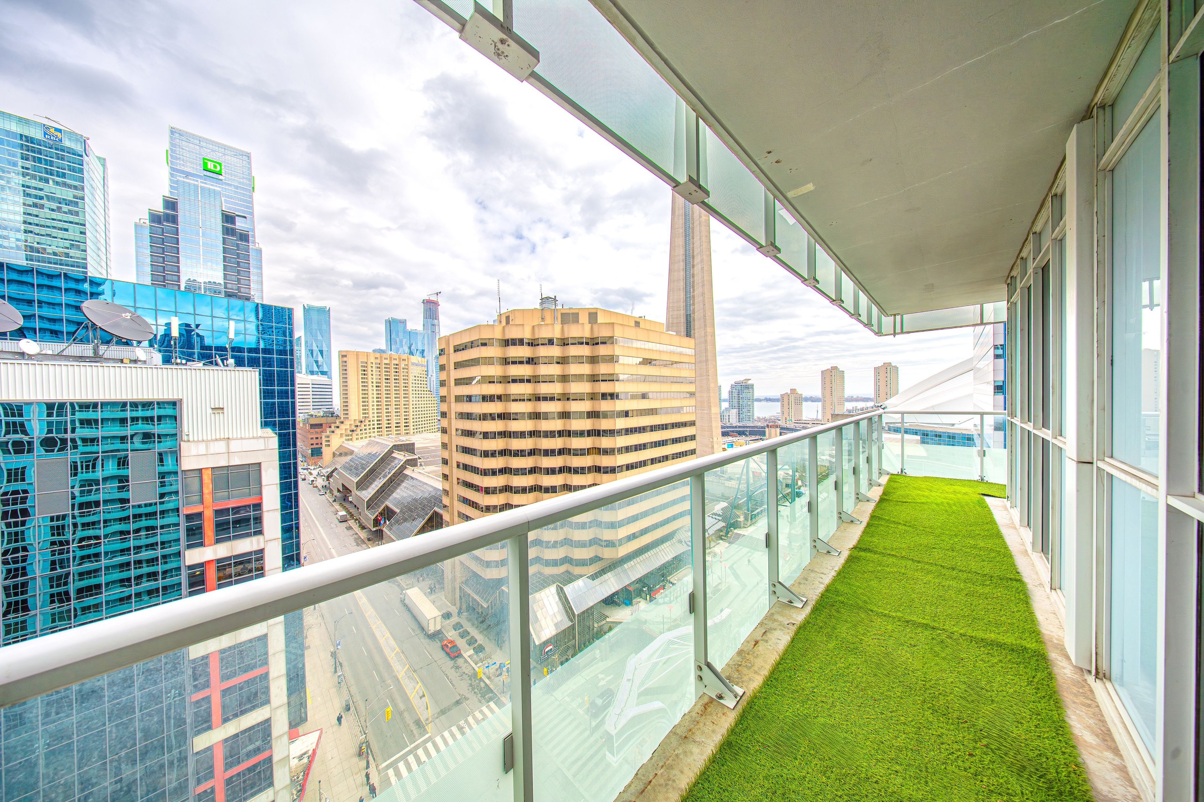 Apartamento de Luxo em Condomínio Fechado, 2 quartos, vista para o lago | Terraço/pátio interior