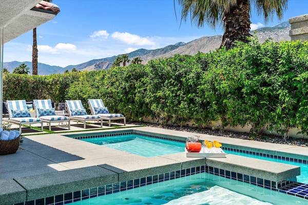Welcome To A Private Resort-style Retreat In The Highly Desirable Movie Colony East - Palm Springs, CA