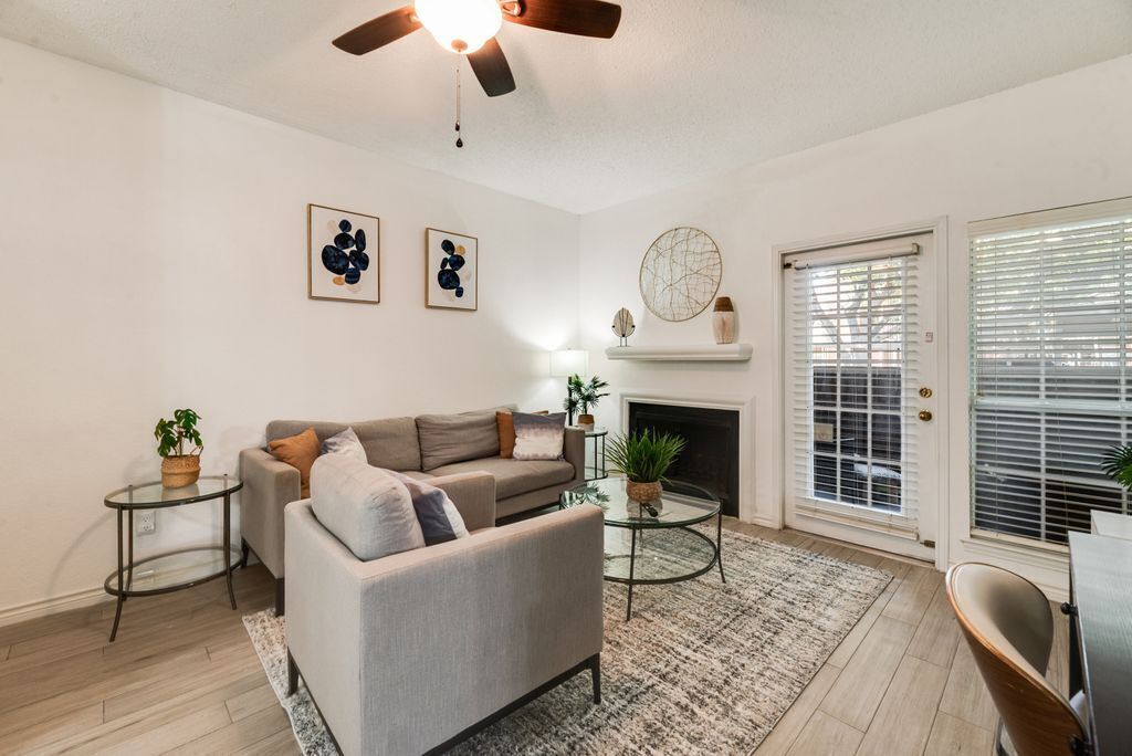 I114  Private King Retreat | Dfw 10 Min | Yard+w/d - Carrollton, TX