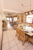 Apartamento Familiar, 4 quartos, cozinha, Vista para a cidade | Restaurantes