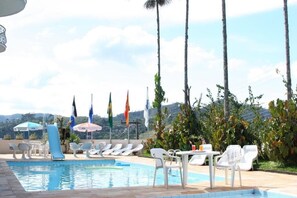 2 piscinas externas