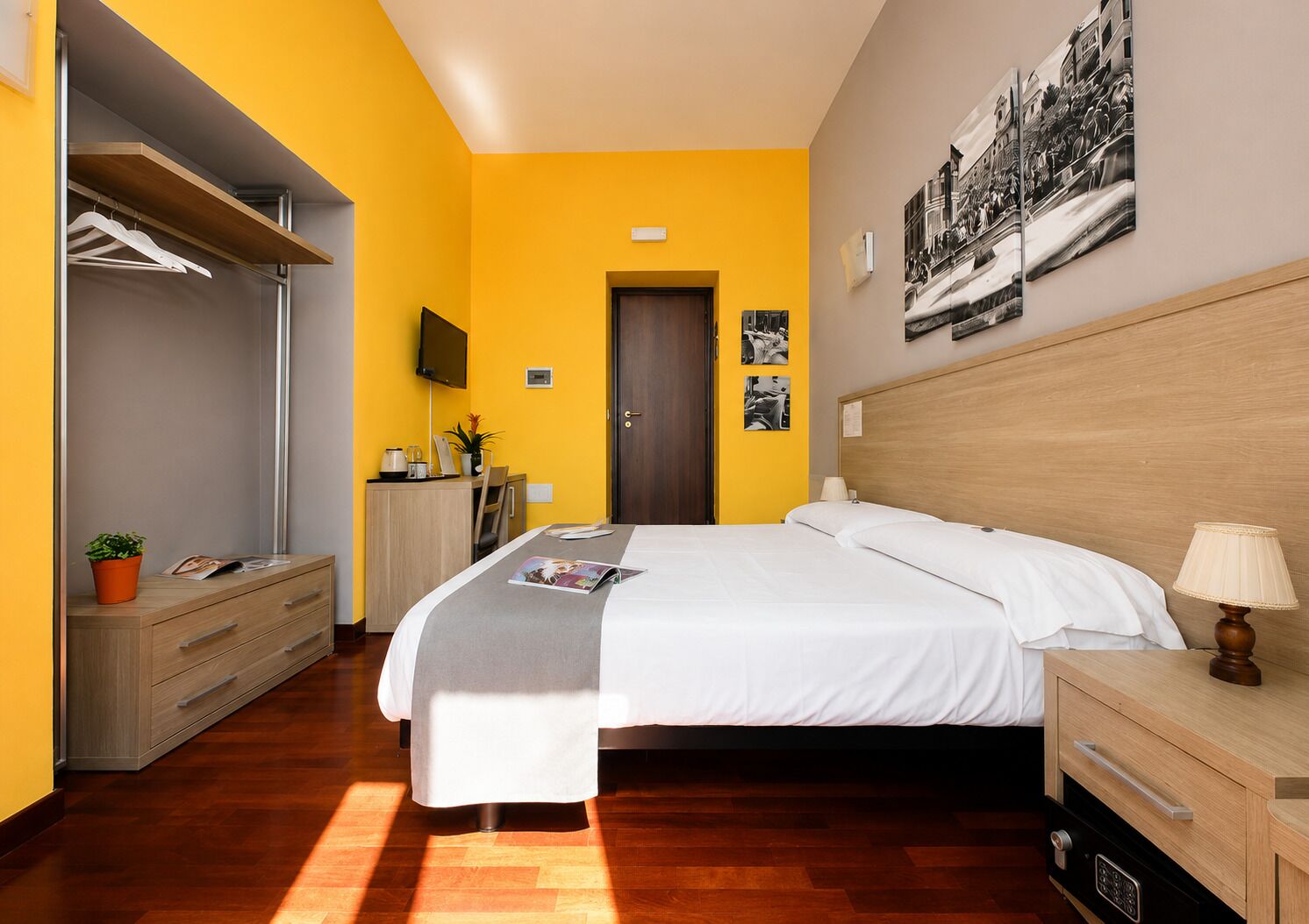 Quarto casal standard, vista para a cidade