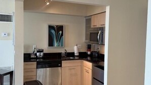 Apartamento Comfort, varanda, vista para o oceano | Cozinha privada