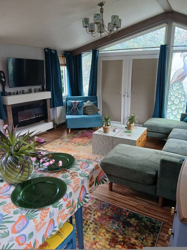 Peacock Lodge Quirky Tranquil Home Away From Home - Auchterarder