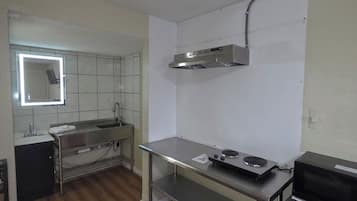 Quarto Duplo Comfort, Vista para a cidade | Cozinha privada | Minifrigorífico, um micro-ondas, uma placa de cozinha