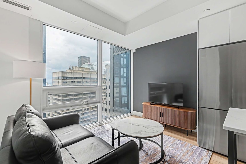 1 Bedroom/1 Bathroom Suite - Laval