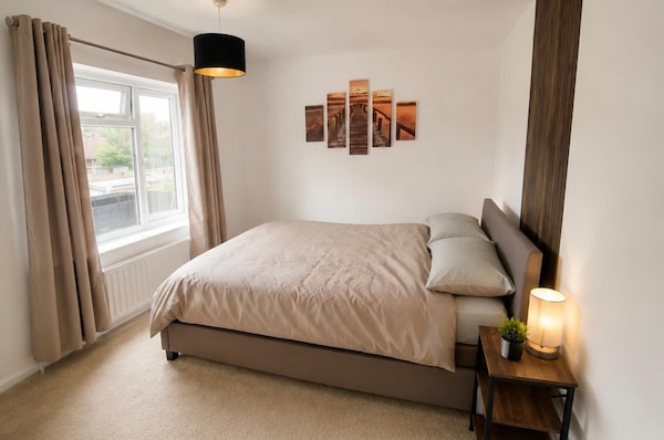 House Sleeps 4- Free Parking, Garden, Pet Friendly - Bournemouth