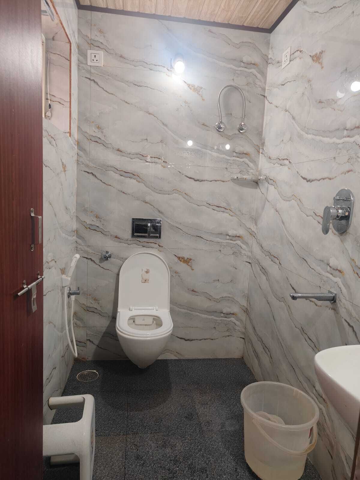Quarto luxo | Banheiro | Chuveiro, toalhas de banho, sabonete, shampoo