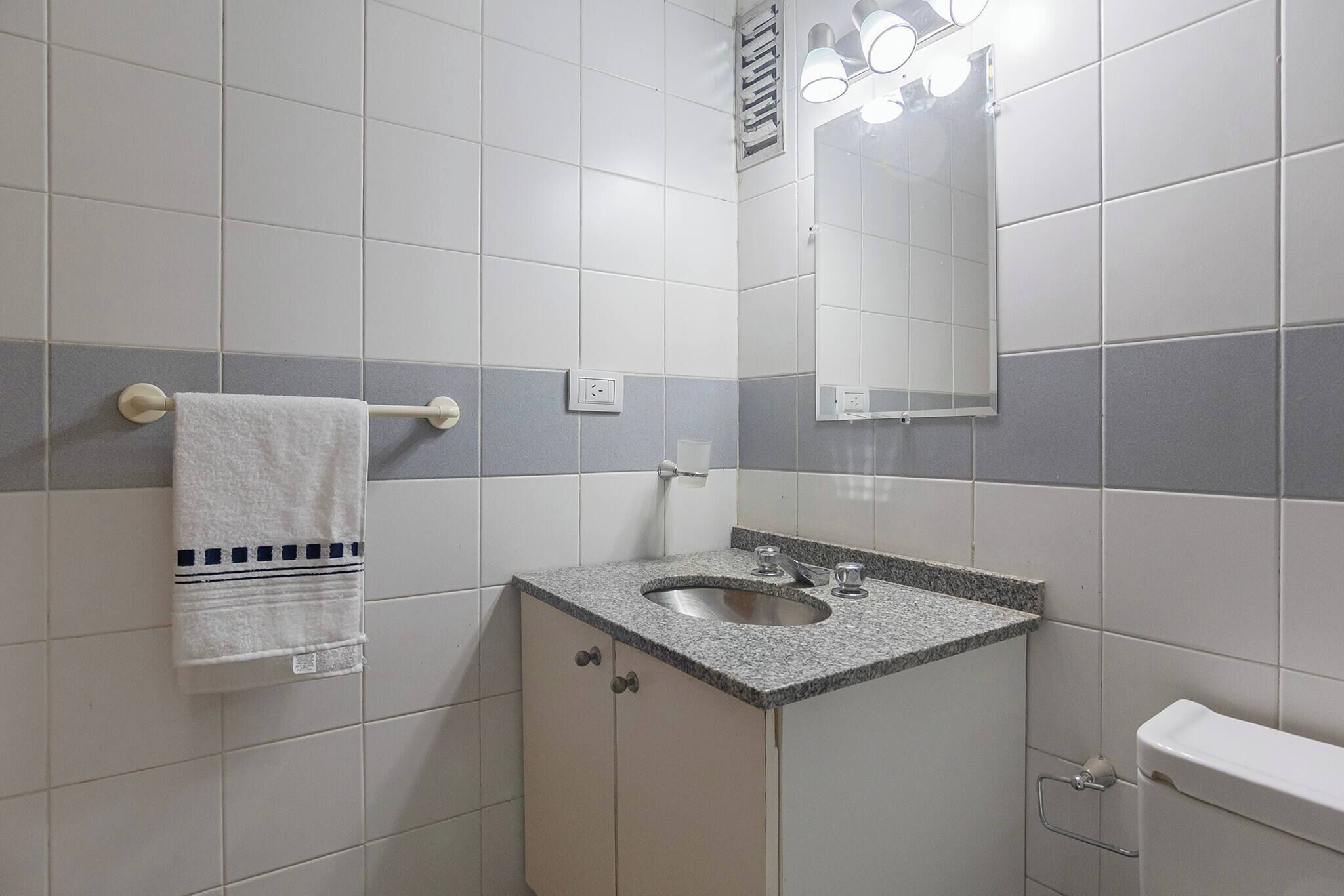 Apartamento, 2 quartos, pátio | Casa de banho