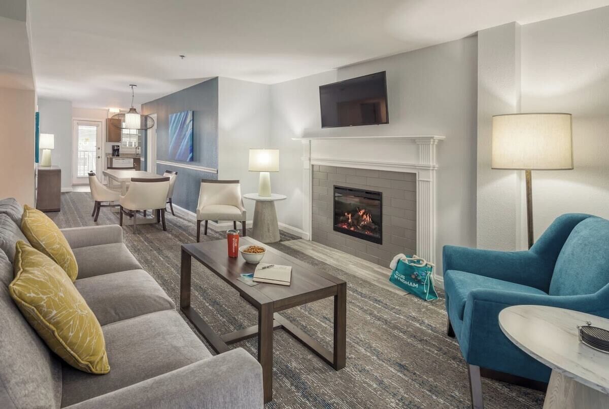 Wyndham Newport Onshore|2br/2ba Balcony King Suite - Newport, RI
