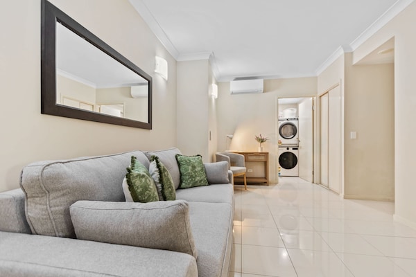 Stunning Resort Apartment With Gym And Pool Access - Cairns