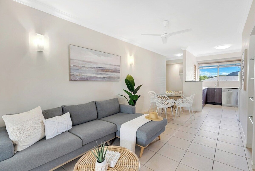 Poolside Holiday Haven At Whitfield Waters - Cairns