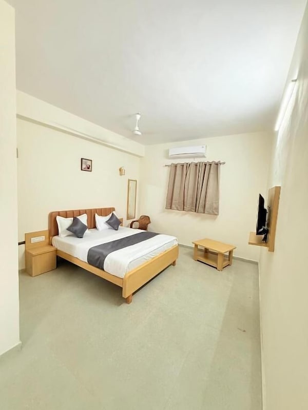 Hotel Krishna Garden - Valsad
