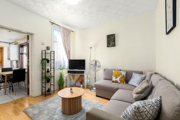 Stratford 4-bed House, Sleeps 8 With Garden - Londra