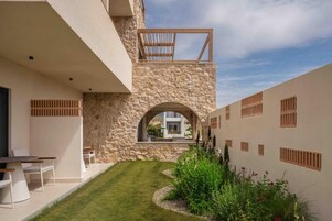 Quarto Duplo Deluxe, varanda, vista para o jardim | Refeições ao ar livre