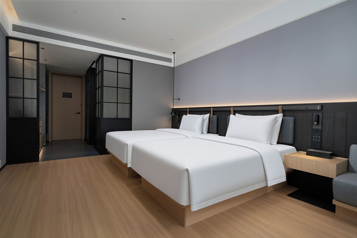 Quarto Duplo de Luxo, Vista para a cidade | Roupa de alta qualidade, camas de colchão viscoelástico, minibar 