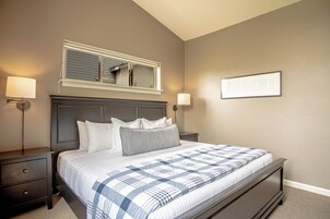 Apartamento em Condomínio Fechado, várias camas, vista para a montanha (Sweetwater Retreat) | 3 quartos, com decoração personalizada, com mobília individualizada