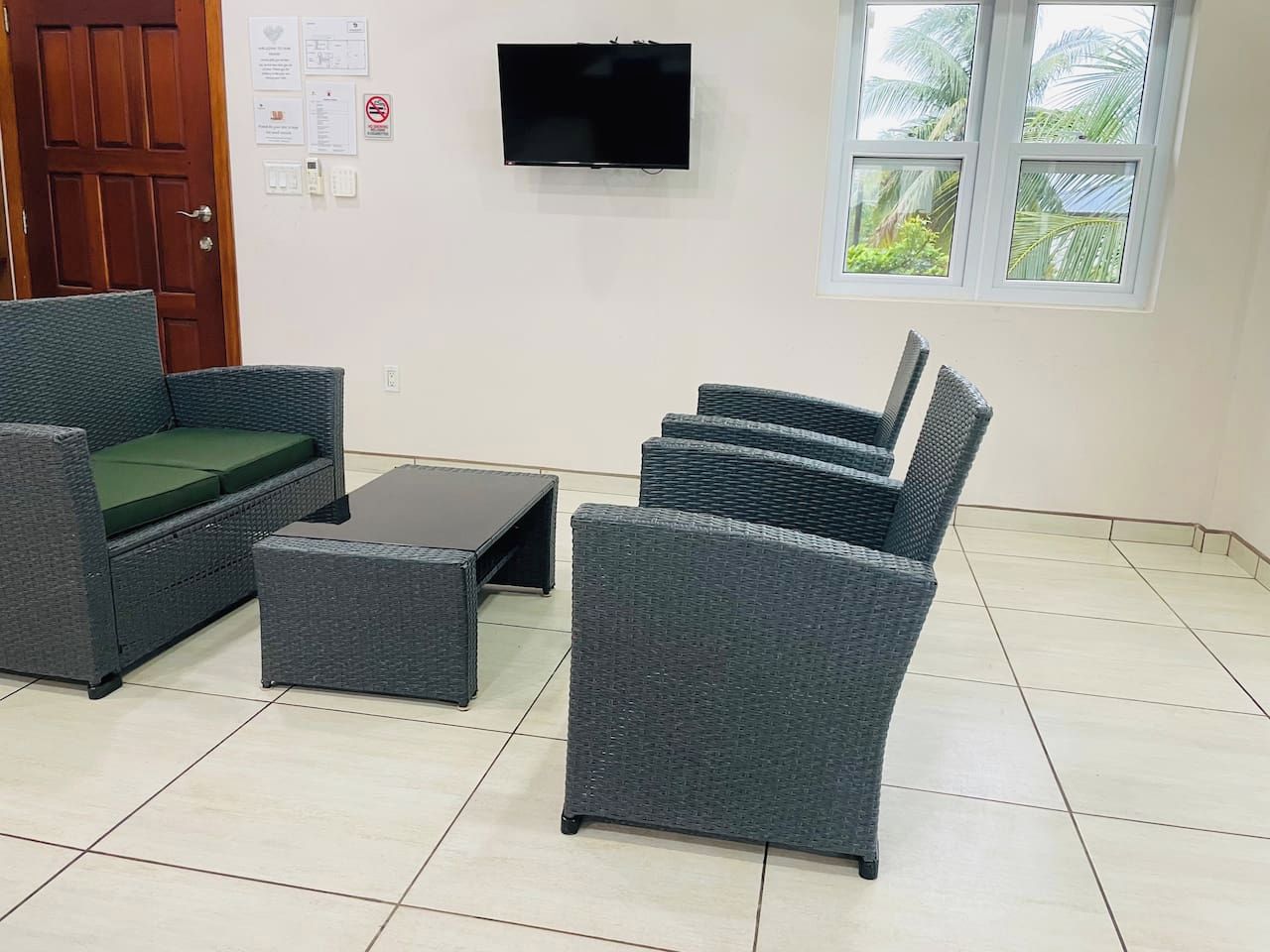 *Beachfront Placencia Village* Off The Sidewalk! - Placencia