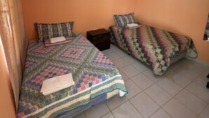 Quarto Duplo Básico, acesso à piscina, junto à piscina | Minibar, Wi-fi grátis, roupa de cama fornecida 