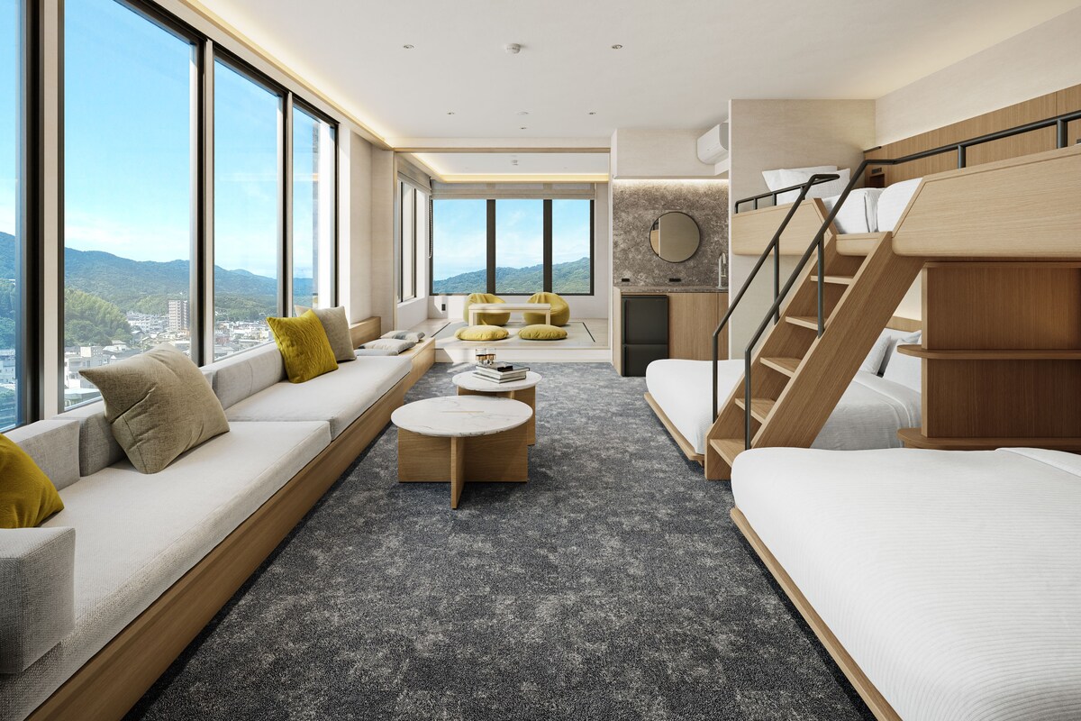 Um interior moderno com sofá, mesa de centro redonda, cama e escada.