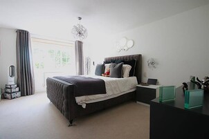 5 quartos, Wi-fi grátis, roupa de cama fornecida 