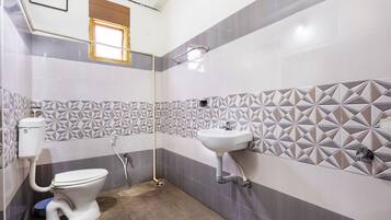 Quarto Duplo Básico | Casa de banho