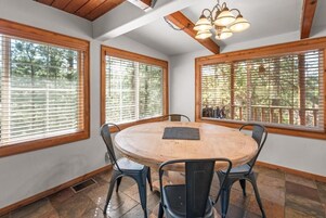 Casa, 2 quartos, varanda, vista para a montanha | Restaurantes