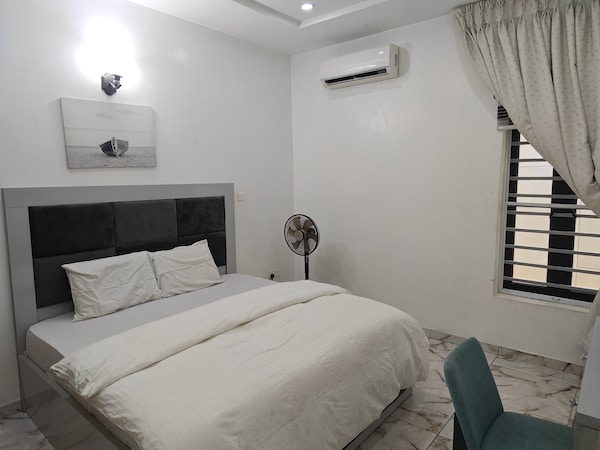 Lux Shortlets Hotels In Lekki Phase 1 - Lagos