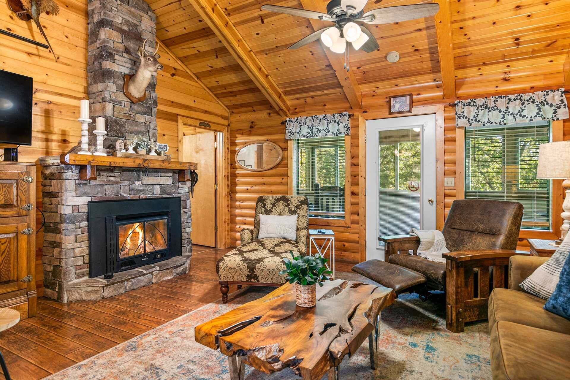 Spacious Resort Cabin, Four King Rooms, Huge Sunroom, 3 Pools! - Rockaway Beach, MO