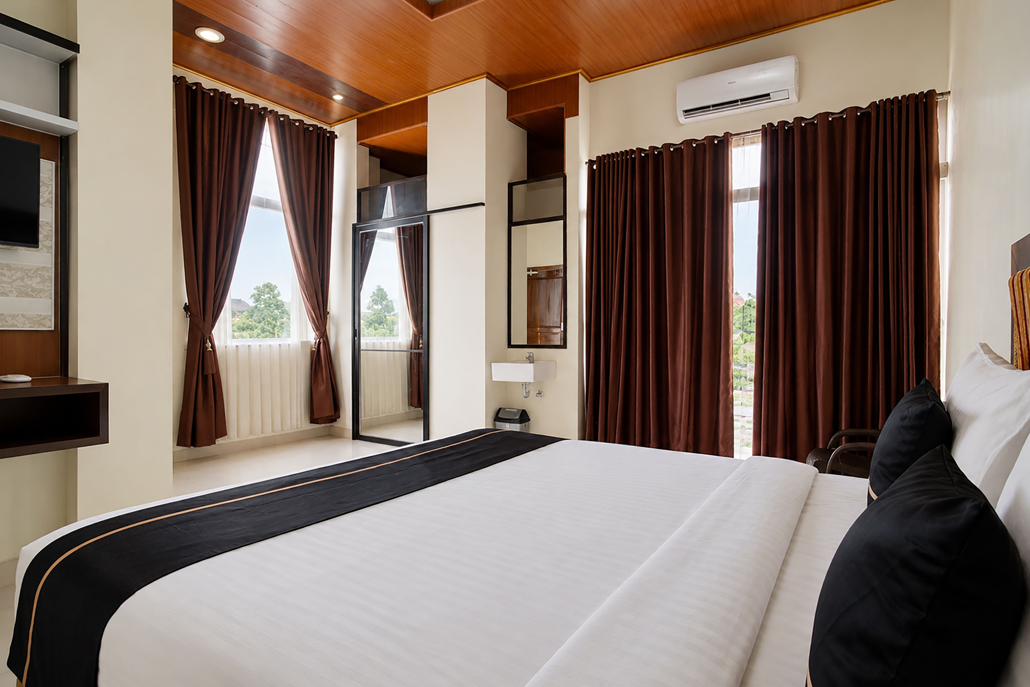 Quarto Duplo Deluxe | Secretária, Wi-fi grátis, roupa de cama fornecida 