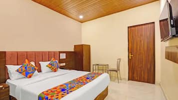 Quarto Deluxe | Lençóis de algodão egípcio, roupa de alta qualidade, cofre no quarto
