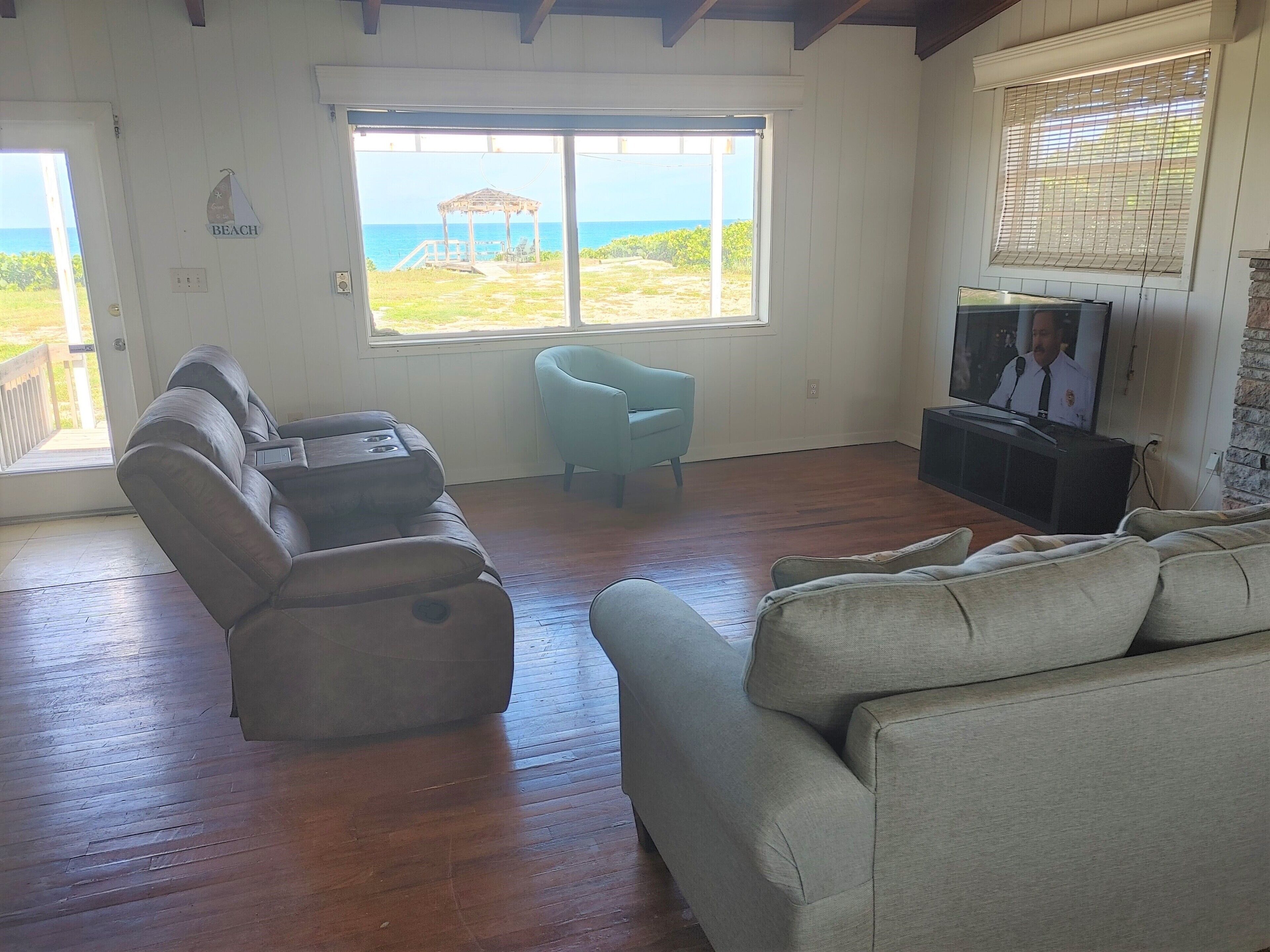 Sleeps 24. Three Houses On 1.2 Acres Of Ocean Front Property. - Sebastian, FL