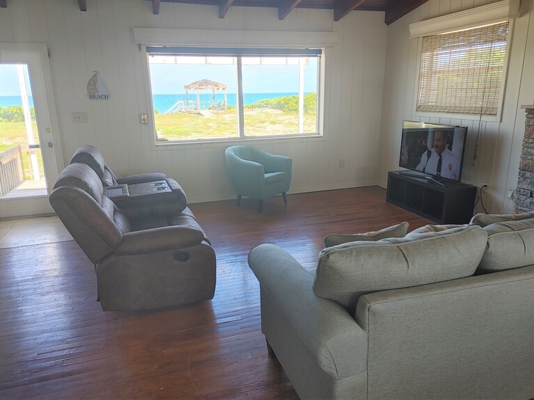 Sleeps 24. Three Houses On 1.2 Acres Of Ocean Front Property. - Sebastian, FL