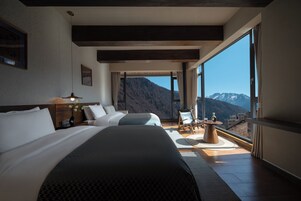 Quarto Twin Standard, vista para a colina | Cortinas/cortinados opacos, quartos insonorizados, Wi-fi grátis 