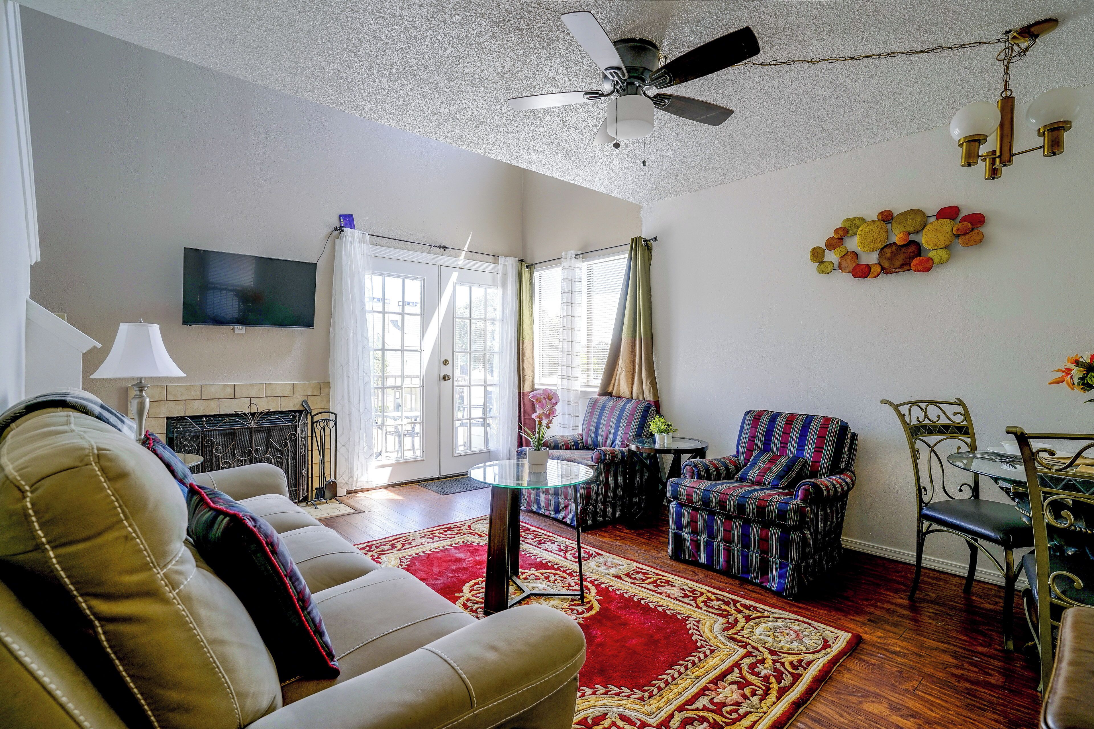 Walk To Shops & Museums! Fort Worth Condo W/ Pool - Fairmount-Southside Historic District - Fort Worth
