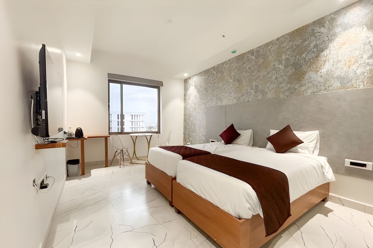 Quarto Standard | Secretária 